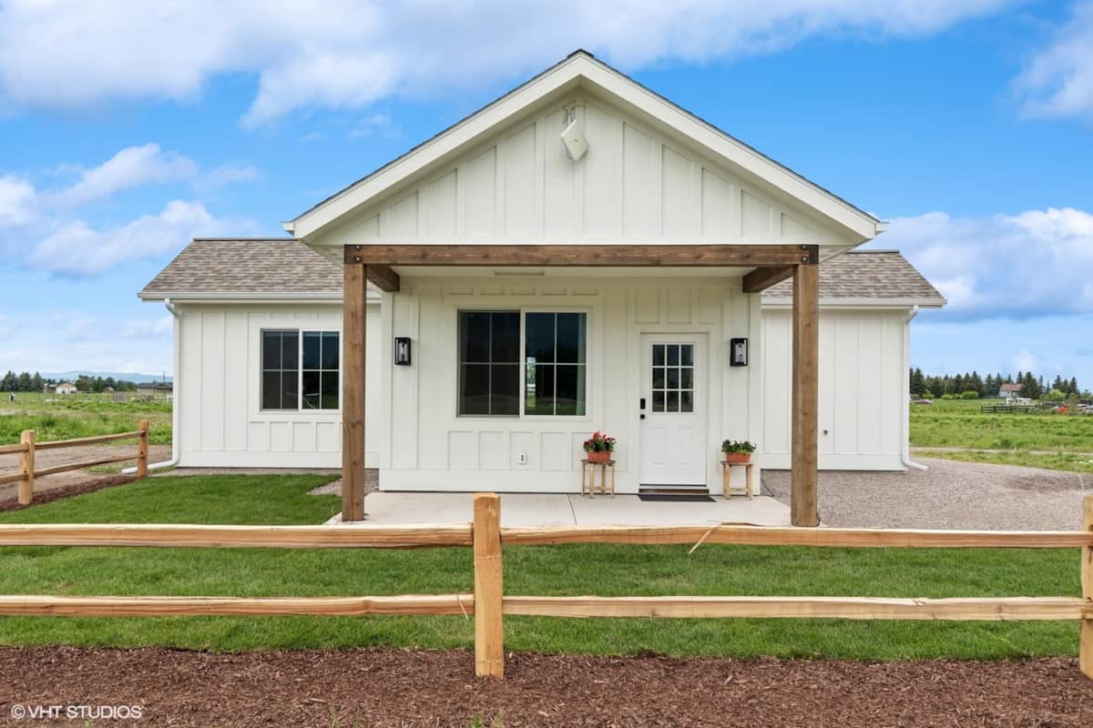 2br Cottage w/ Stunning Mountain Views, New Build - Cabin in Flathead ...