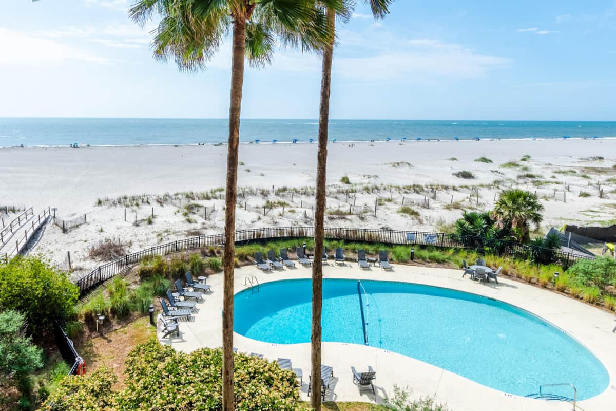 Seascape 315 - Oceanfront Condo Overlooking Pool! - Villa in Isle of Palms