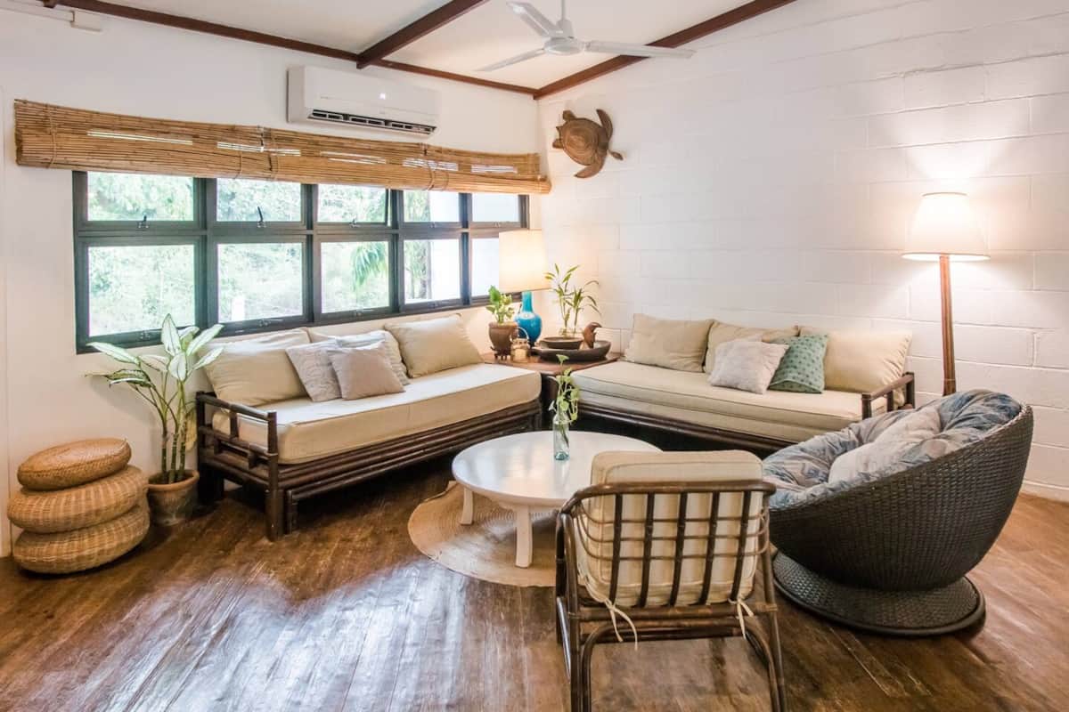 Tuki Nest: Pet Friendly, Porch, Netflix, Monkeys! - Vacation Home in ...