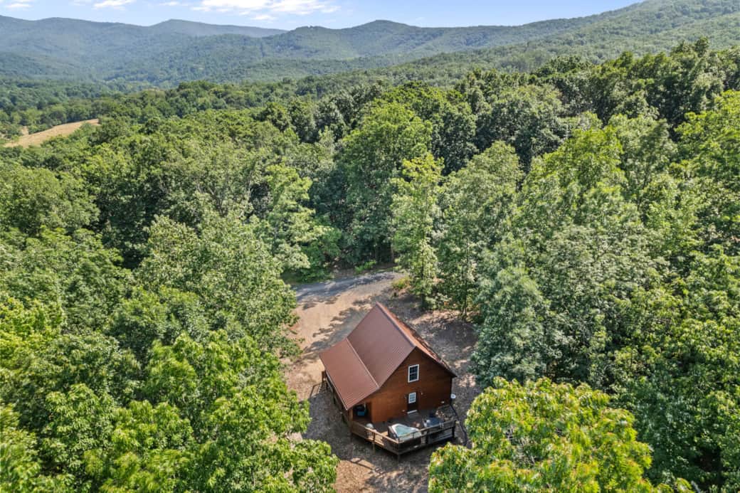 The White Pine Loft: Perfect for Couples! - in Stanley