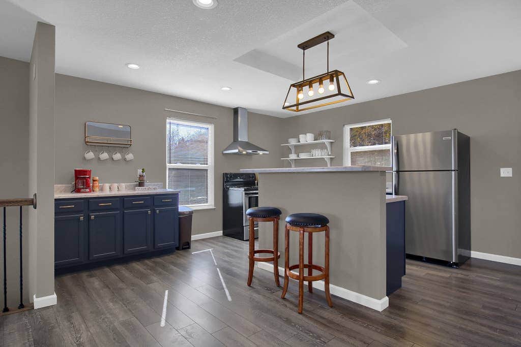 The Bittersweet Inn: Brand new 6 bed 5 bath house - Vacation Home in ...