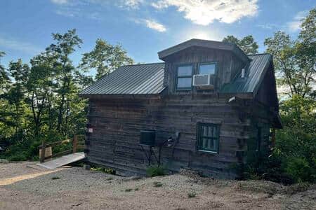 Rustic River Cabin 8 - Cabin in Savanna