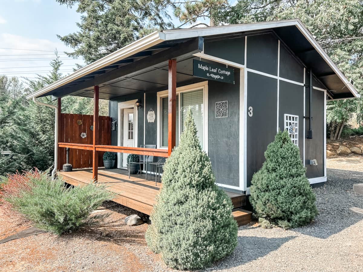 Maple Leaf Cottage with Scenic Views at Maple Way Cabins - Cabin in ...