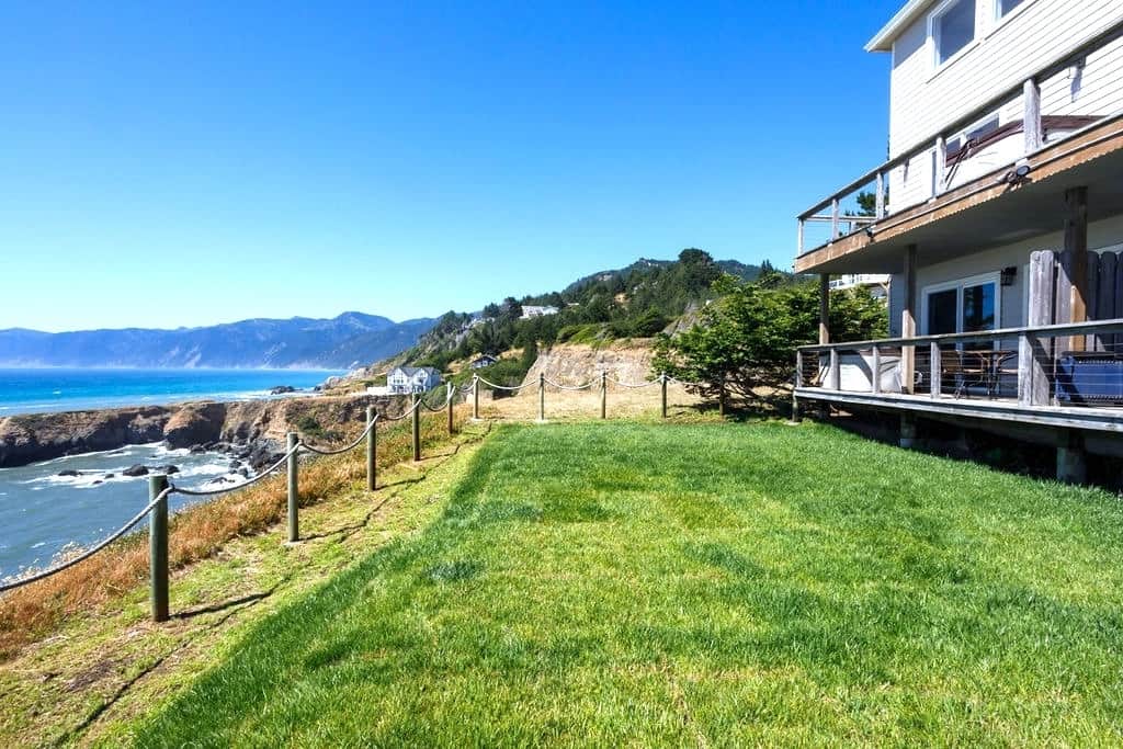 Cliff House Hotel in Shelter Cove