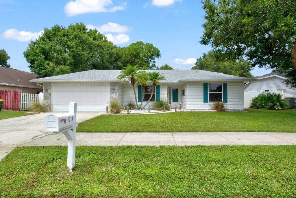 Castaway Cottage - Vacation Home in Sarasota