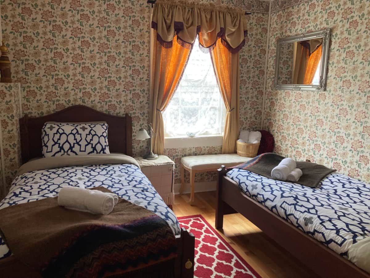 Room 5 - St. George Hotel - Hotel in Barkerville