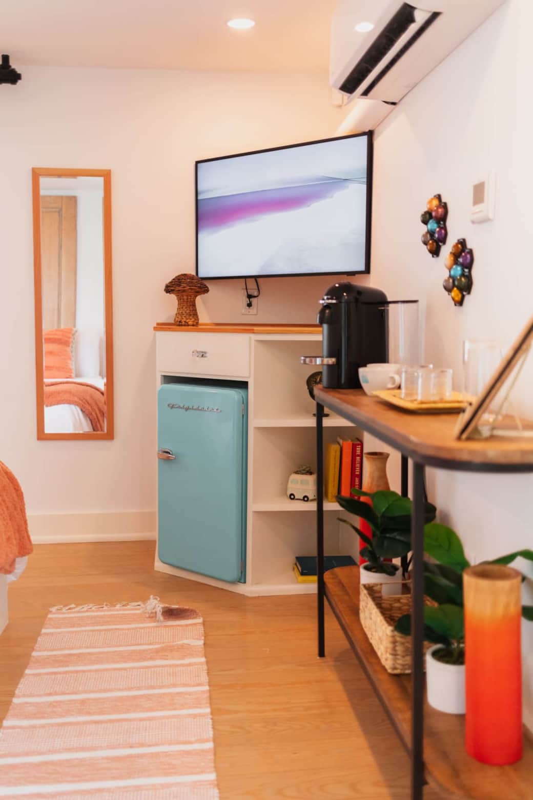 Surf Shack Hotel Room #6 - Hotel in Narragansett