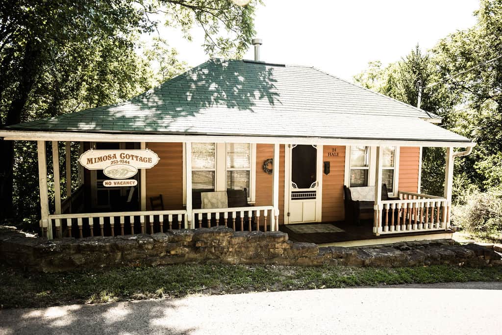 Historic Mimosa Cottage/Hot Tub - Vacation Home in Eureka Springs