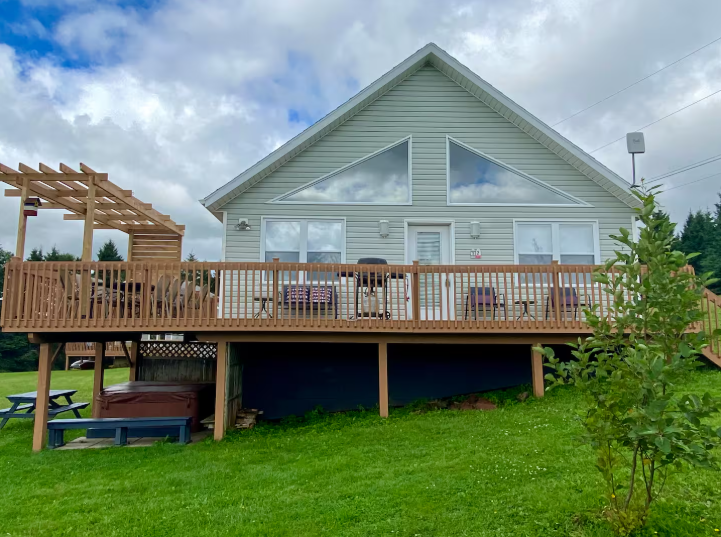 Cozy chalet with water view, kayaks, and hot tub - Vacation Home in ...