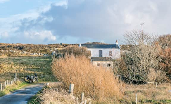 Hill Cottage - Vacation Home in Uig