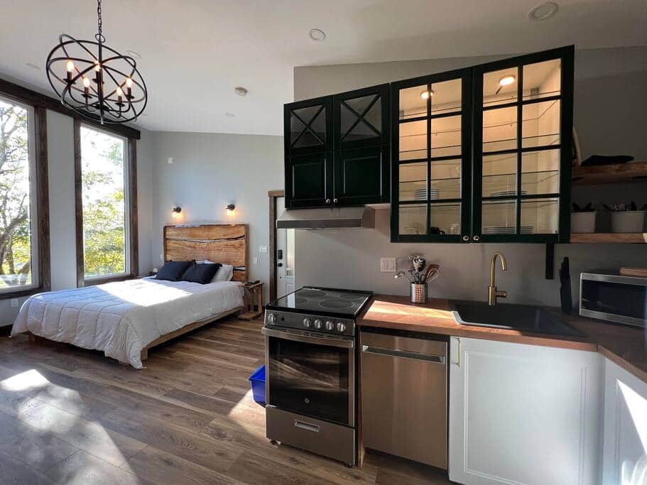 #5 Alex's Treehouse at Valley View Chalets - Cabin in Inverness County