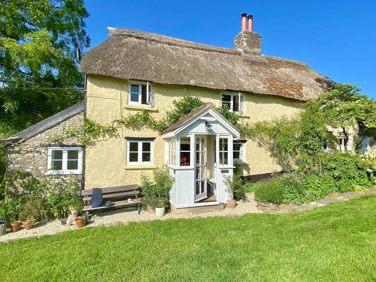 Historic Devon Thatched Cottage | 2 Bedrooms, 2 Bathrooms, Sleeps 4