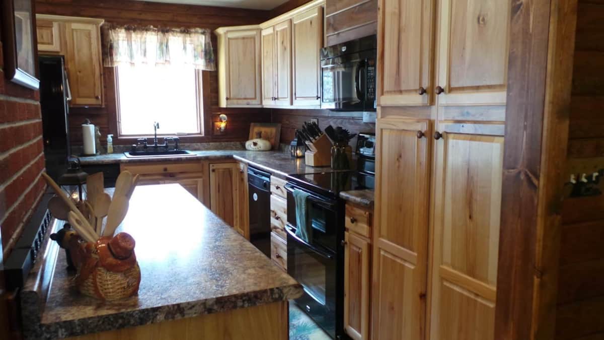 Creekside Canyon Lodge: Your Perfect Waterfront Retreat in Cedar Run, PA