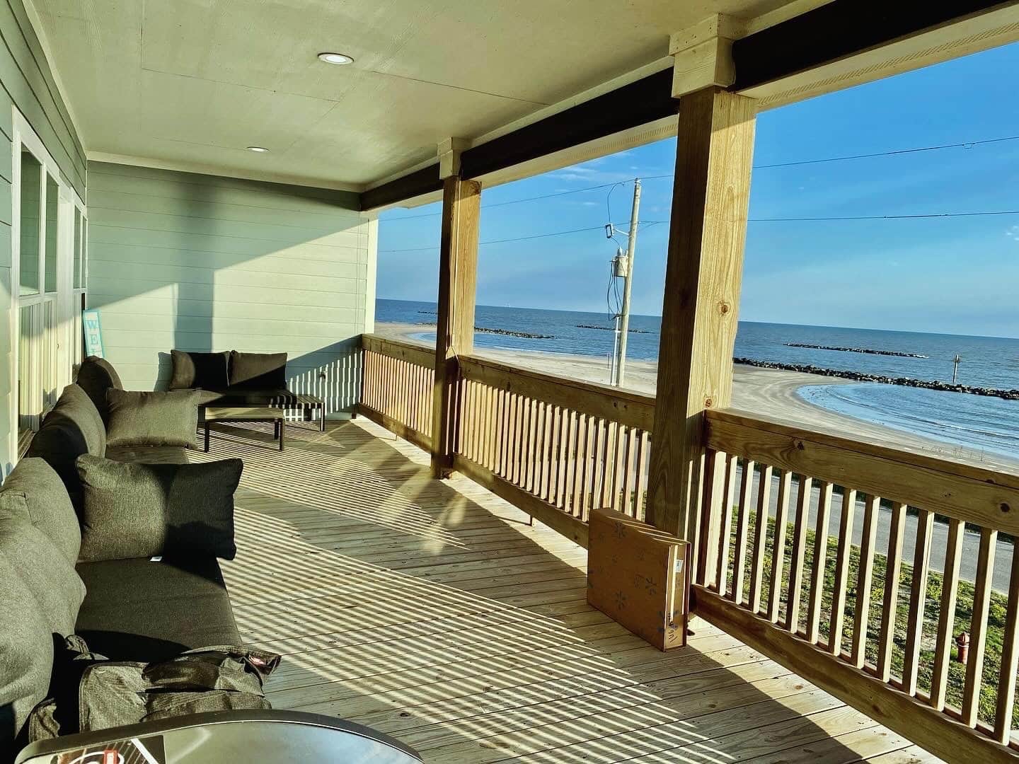 Best ocean front beach home king Queen bed pets Wi-Fi Sea facing
