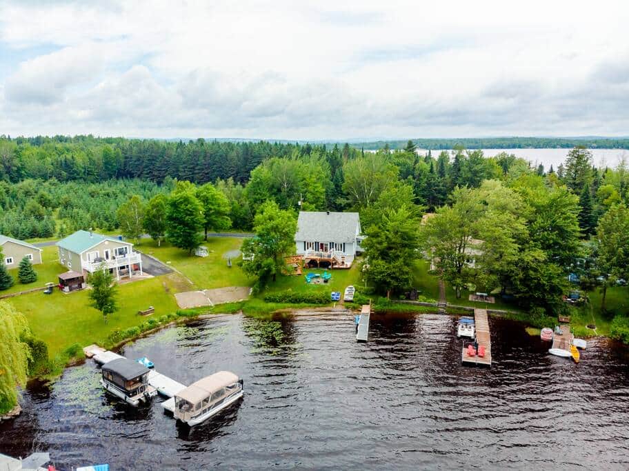 Hôtel à la maison - Chalet Ô Camp Même, spa et lac - Cabin in Beaulac ...