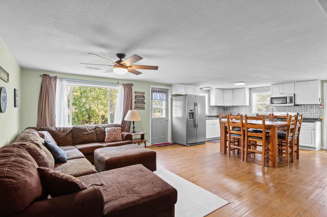 Home [lakemattoonhideaway.lodgify.com]