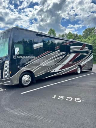 2022 Thor Motor Coach Challenger - Mobile House in Fredericksburg
