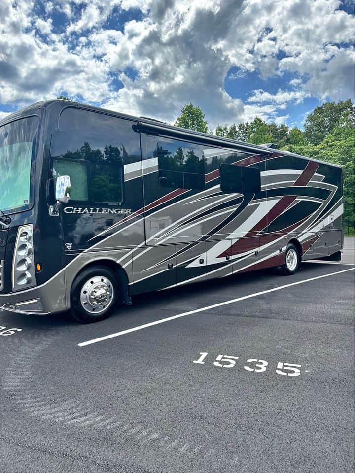 2022 Thor Motor Coach Challenger - Mobile House in Fredericksburg