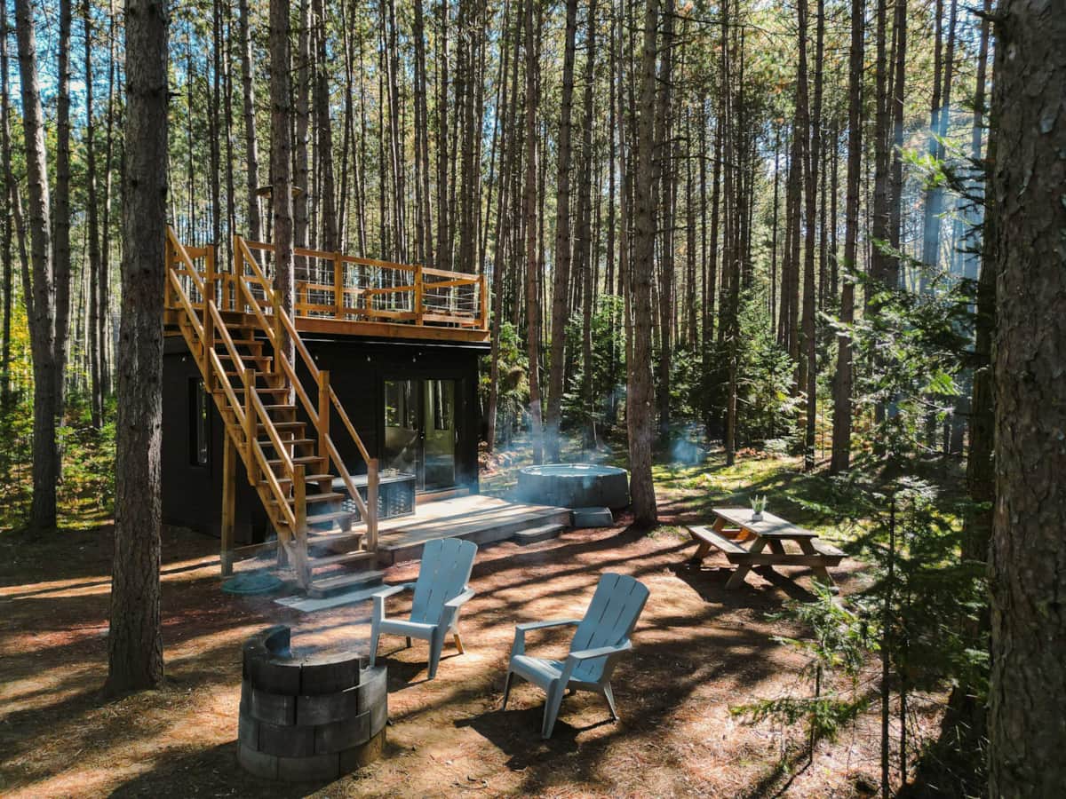 Micro chalet | plage, spa + - Cabin in Saint-Alexis-des-Monts