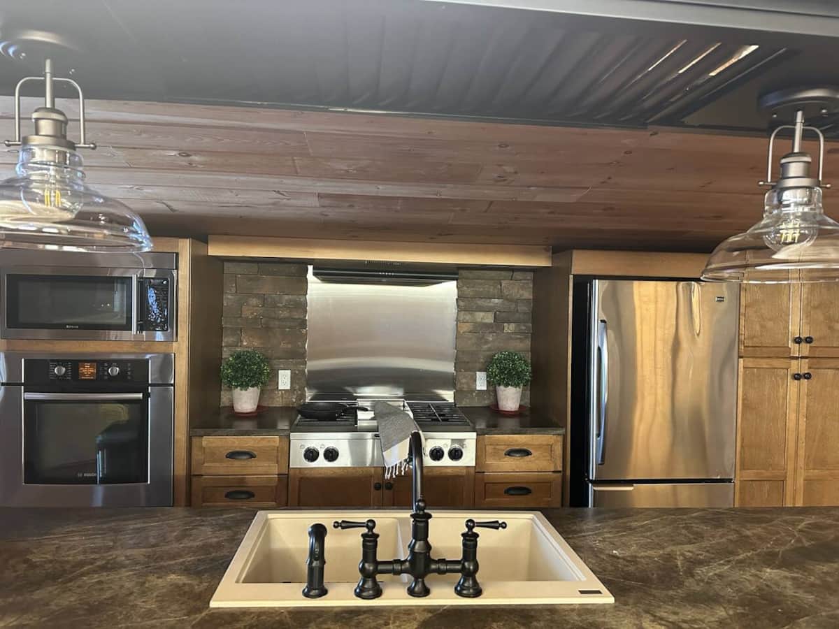 The Water's Edge No. 1 & 2 - Cabin in Waltham
