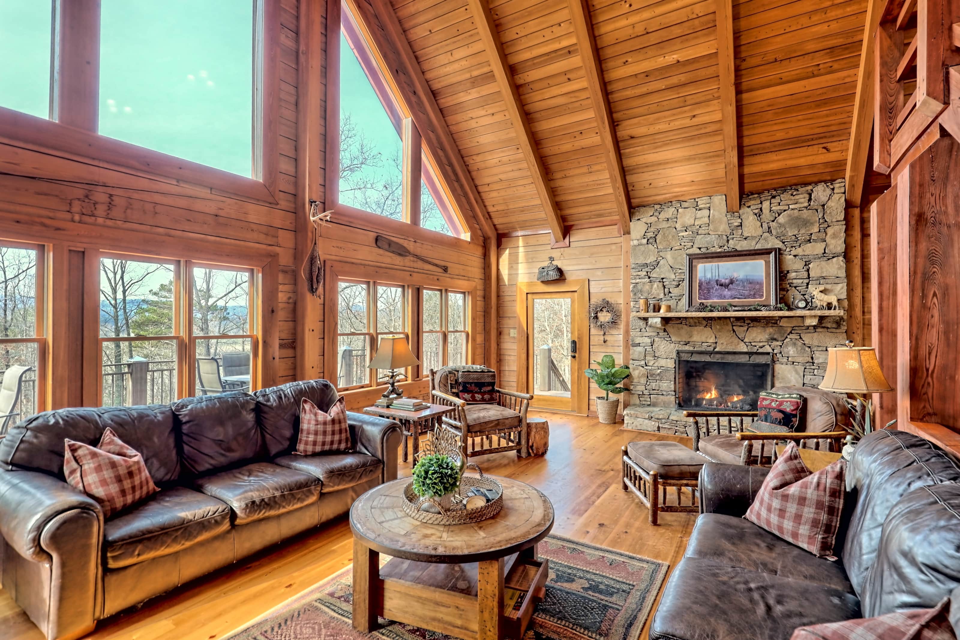Secluded Cabin W/firepit & Hot Tub-2mi To Helen,ga - Sautee Nacoochee, GA