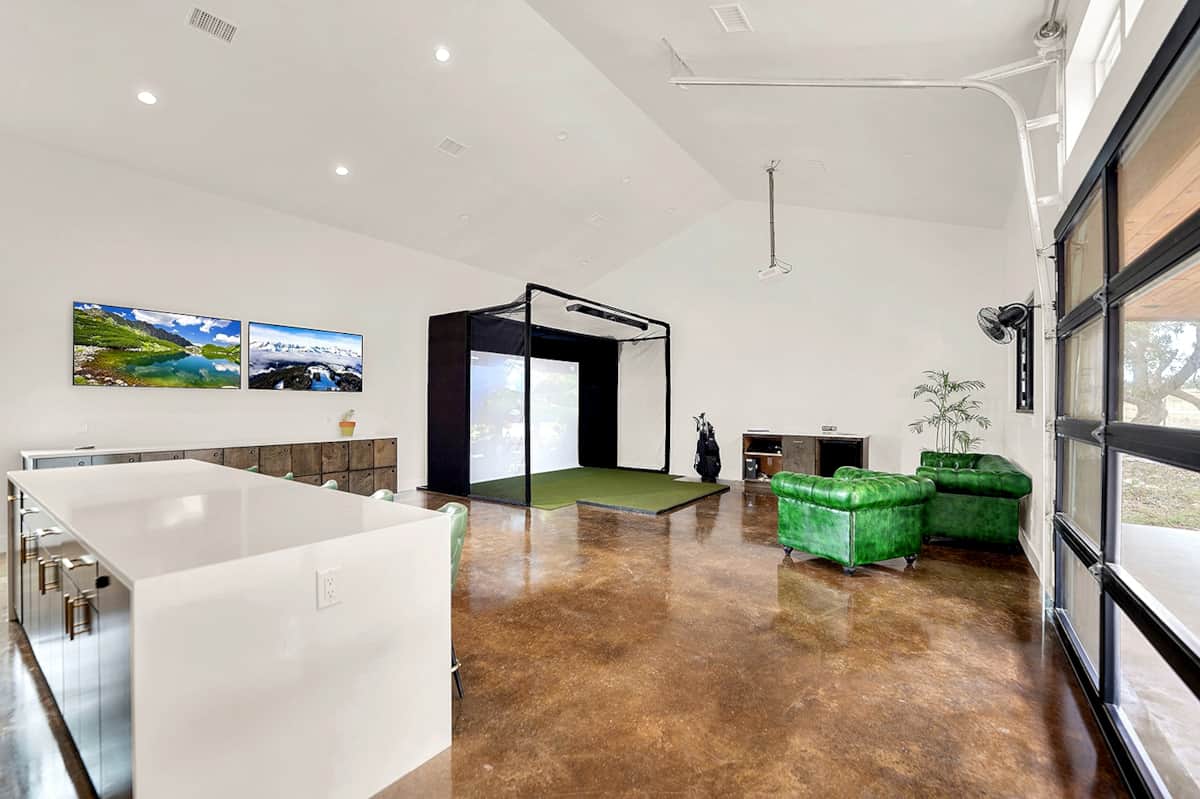 Clubhouse & Golf Simulator
