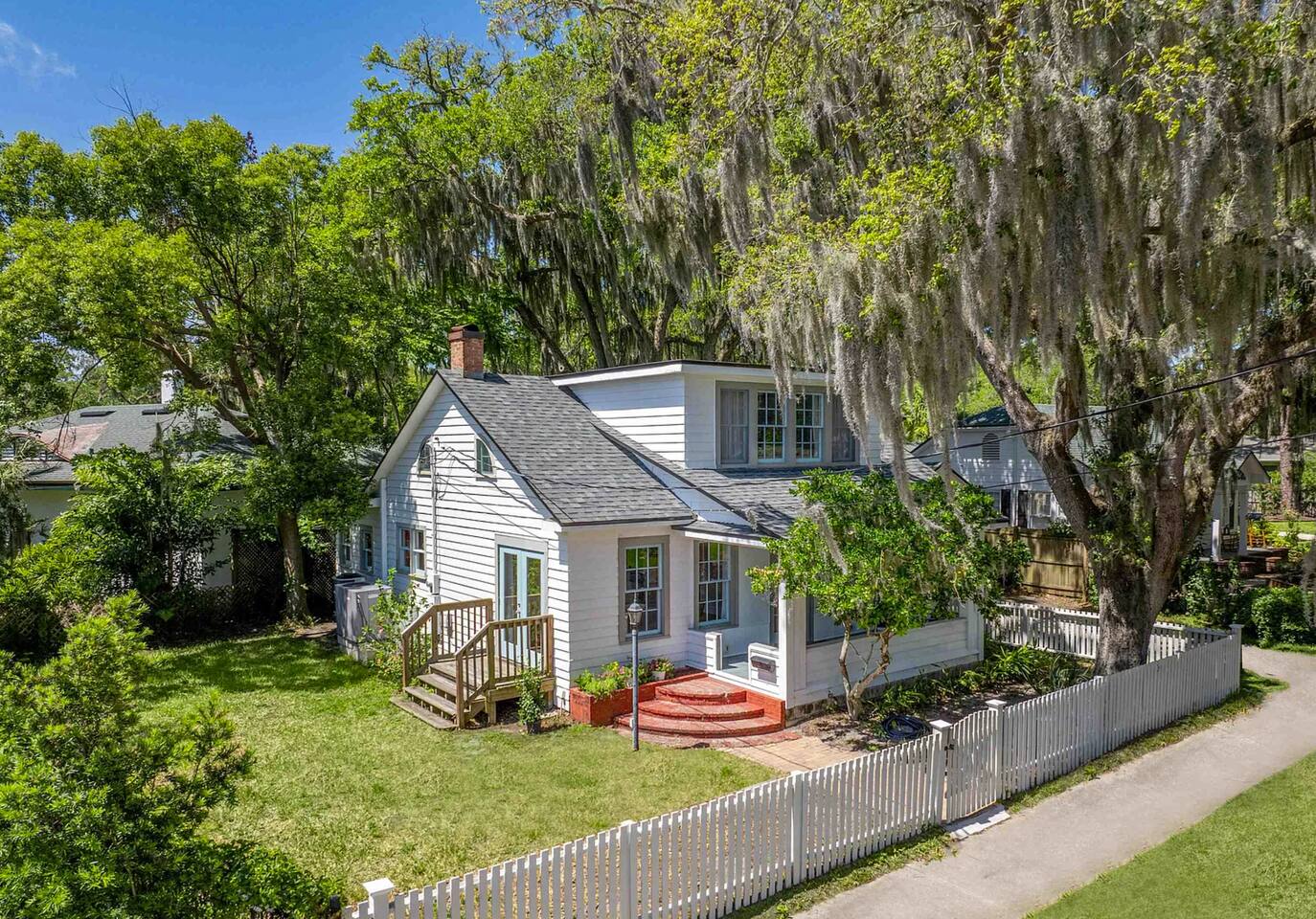 White Lily Cottage - St. Augustine, FL