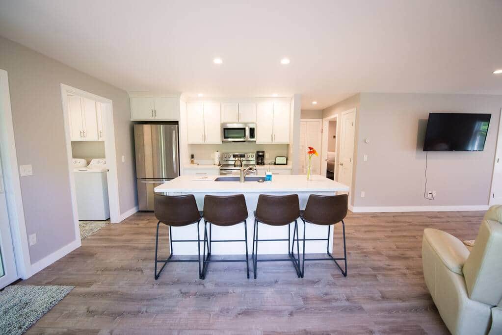 Accessible, Modern, Open Concept Suite - Apartment in Topsham