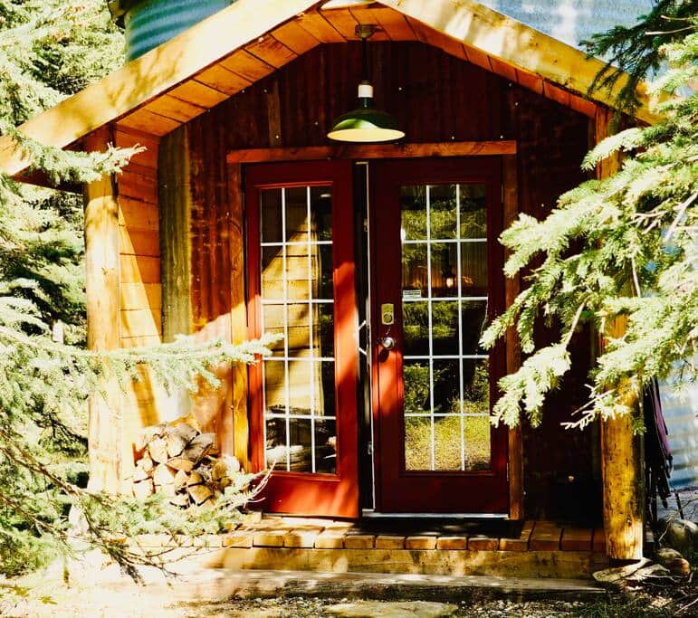 Romantic Retreat in Tin Bins Cabin - Cabin in Mountain View County