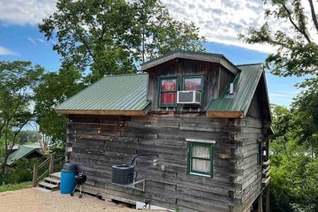 Rustic River Cabin 5 - Cabin in Savanna