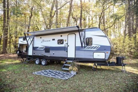2020 328 SB Crossroads RV Zinger - Camping in Frankford