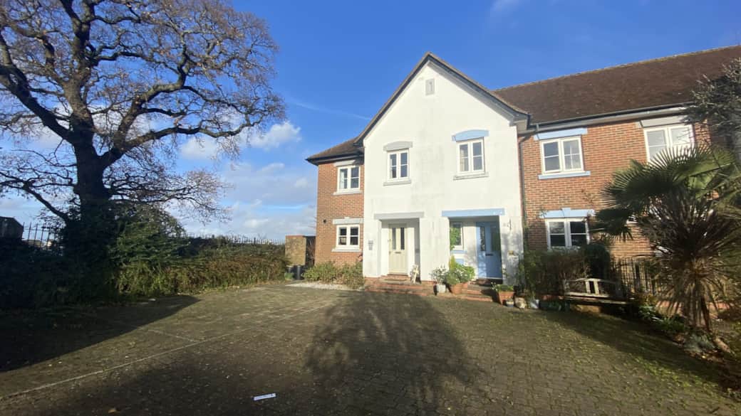 Waterside House with Sea views in Hythe - Vacation Home in Hythe