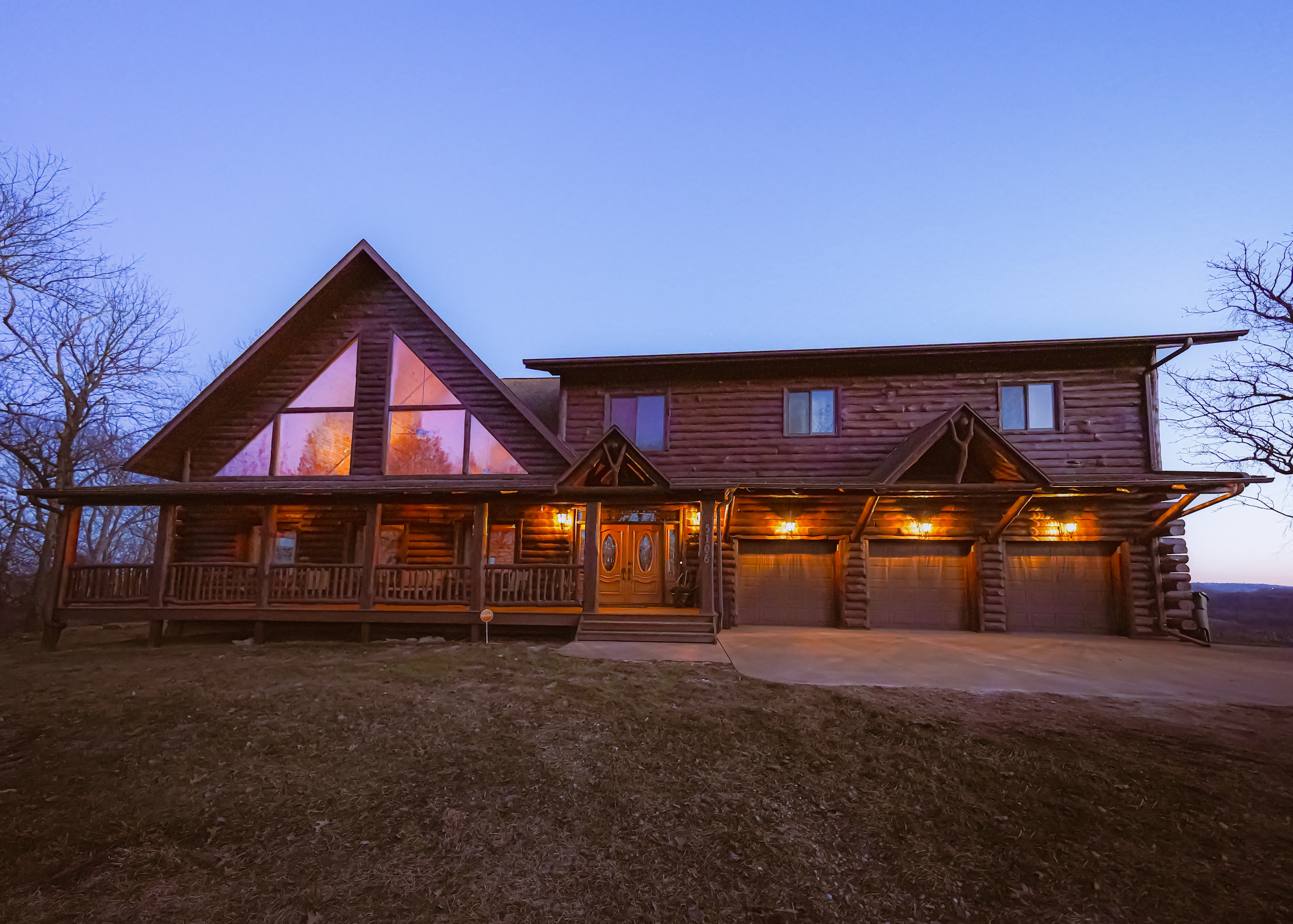 Wisconsin Log Cabin Lodge | Sleeps 16 - Wisconsin
