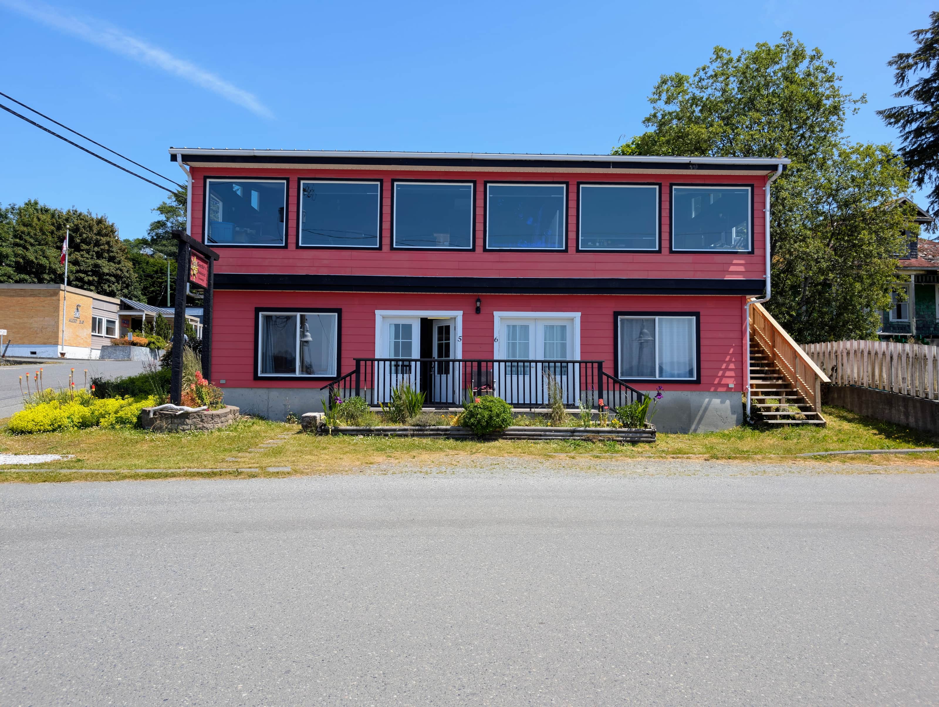 Alert Bay Accommodations | Waterfront Suites & Cottages