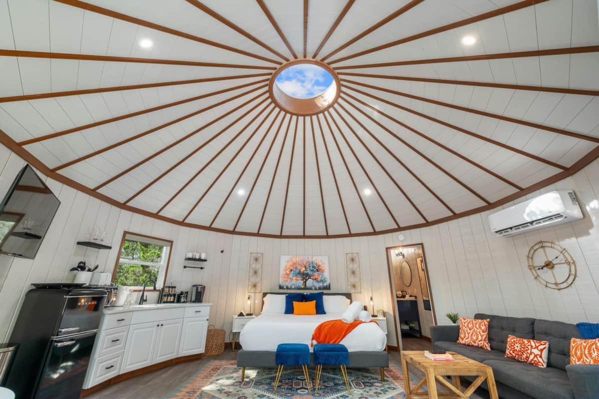 Jaw-Dropping Yurt! King Bed and Spa! - Cabin in Dripping Springs