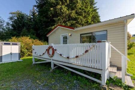 (A) Oceanview Captain's Cabin - Cabin in Alert Bay