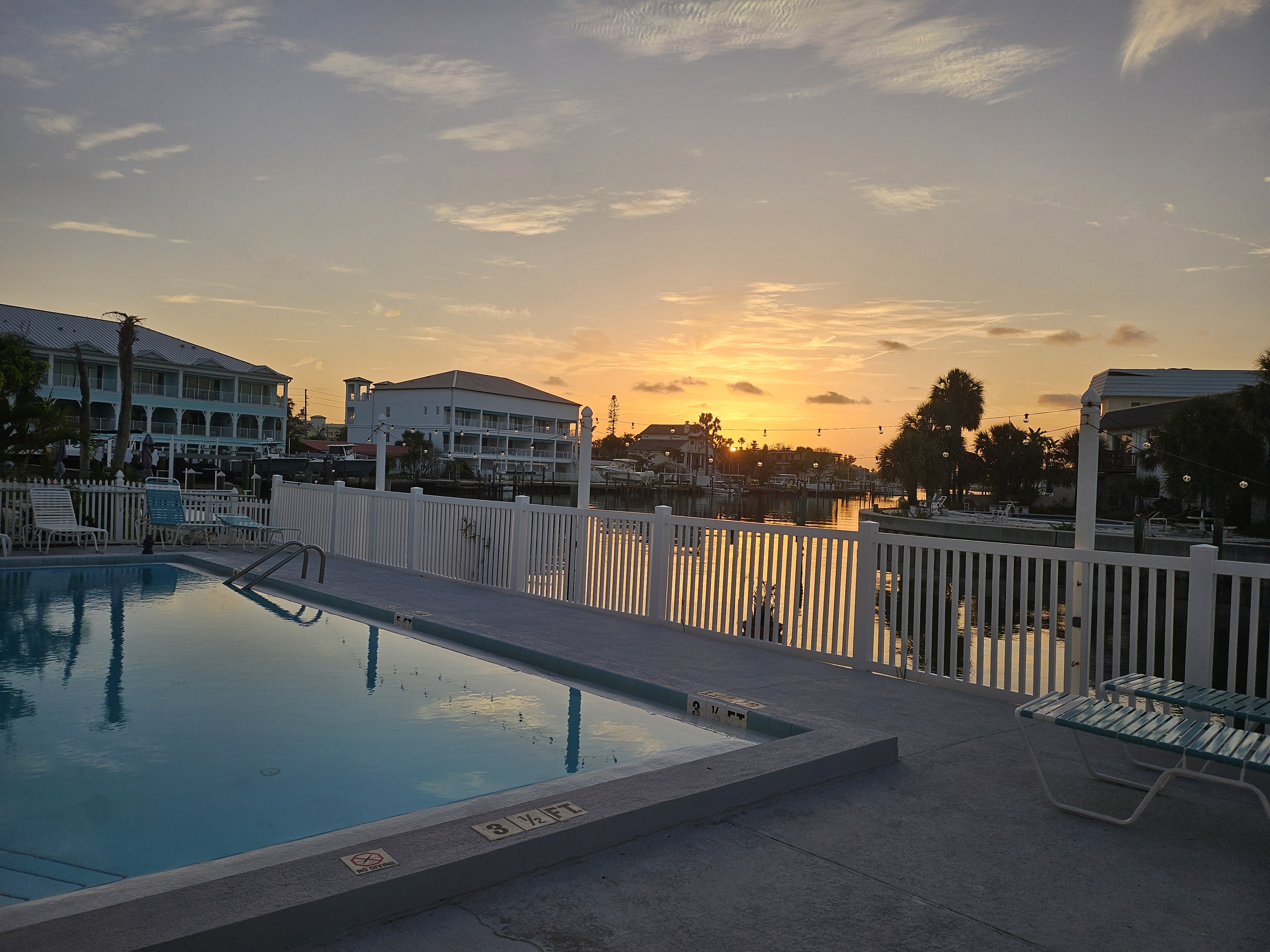 Funshine Pointe Capri - Newly Renovated - Intercoastal Views - Treasure Island, FL