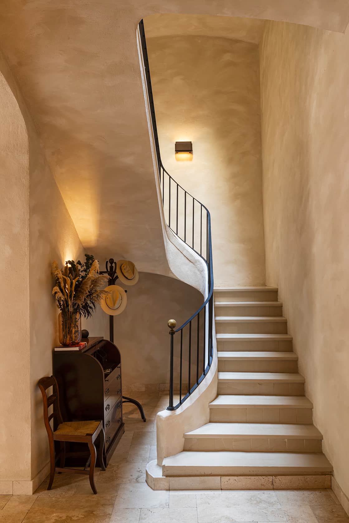 Hotel Vella Nit - where history whispers you goodnight