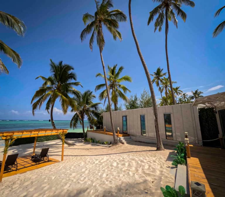 Home [www.thezanzibarbeachhouse.com]