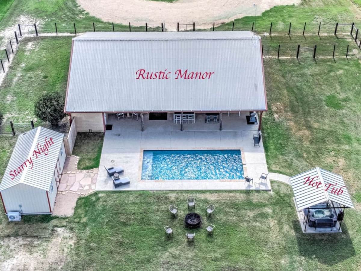 Rustic Manor & Starry Nite - Agritourism / Farmhouse in Waller County