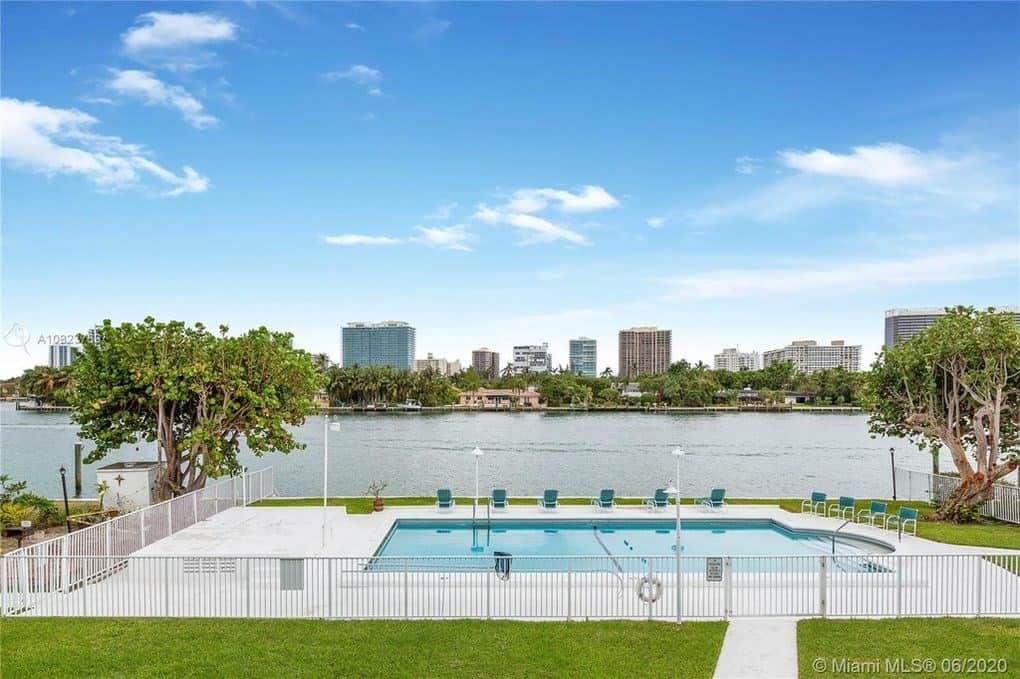 Dexter Bay Harbor Club Condo - Vacation Home in Miami Beach