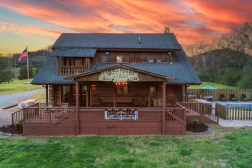 Back Porch Lodge - Nashville, TN