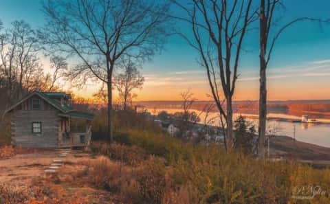 Rustic River Cabin 2 - Cabin in Savanna