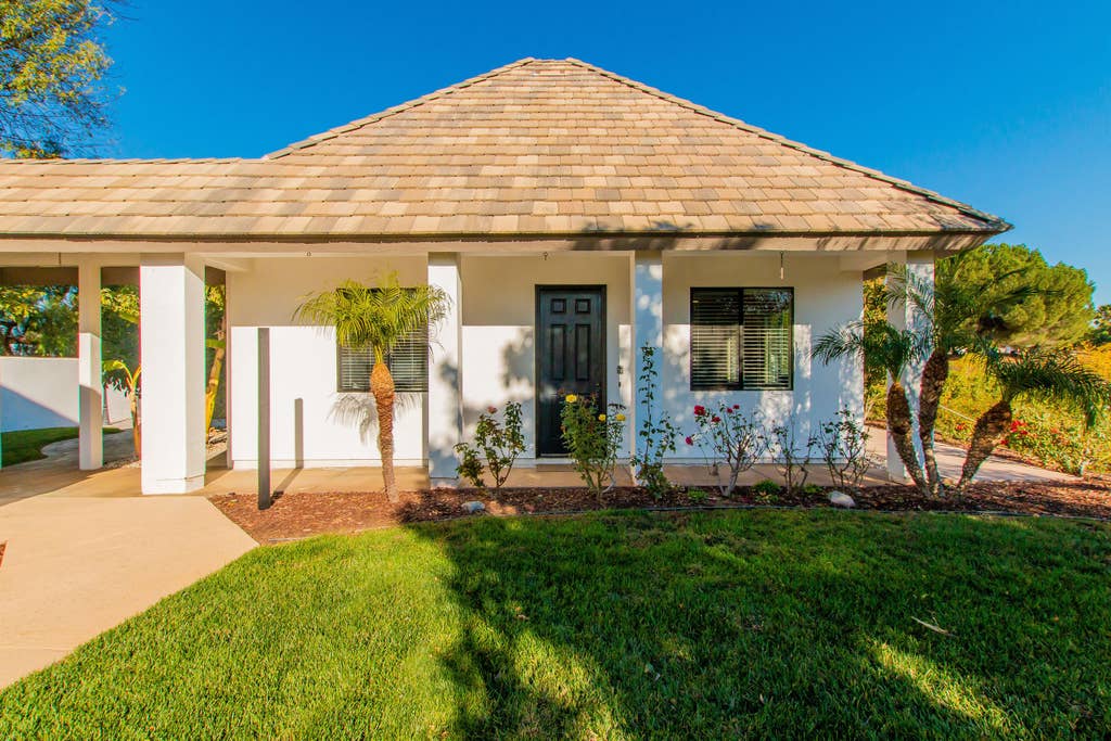 La Petite Maison Blanc - Temecula, CA