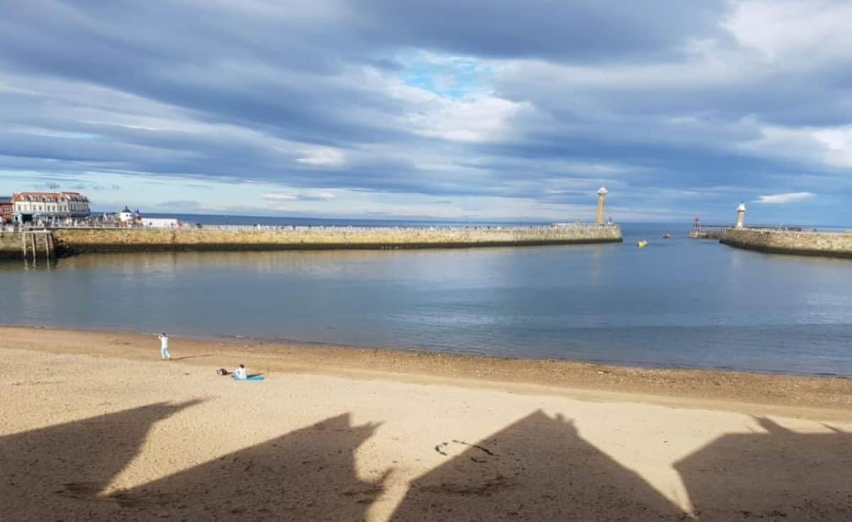 Home [whitbybeachcottage.com]