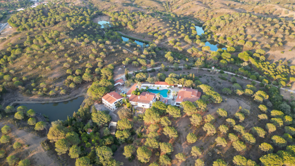 Quinta do Vale: Stunning Algarve Retreat with Villas, Lakes & Pool ...