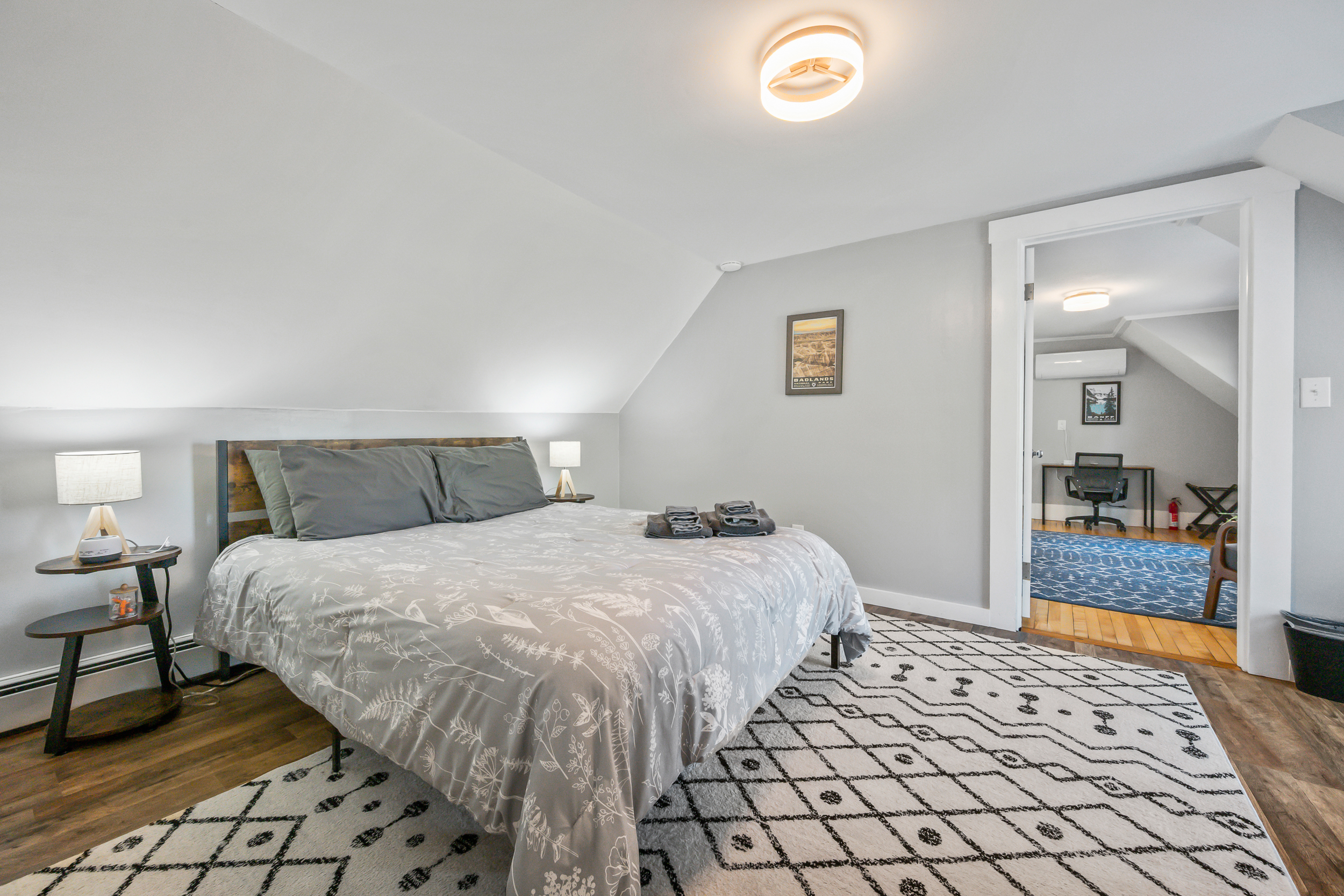 Bond: Modern Cozy Apt: 2nd Floor - 뉴햄프셔