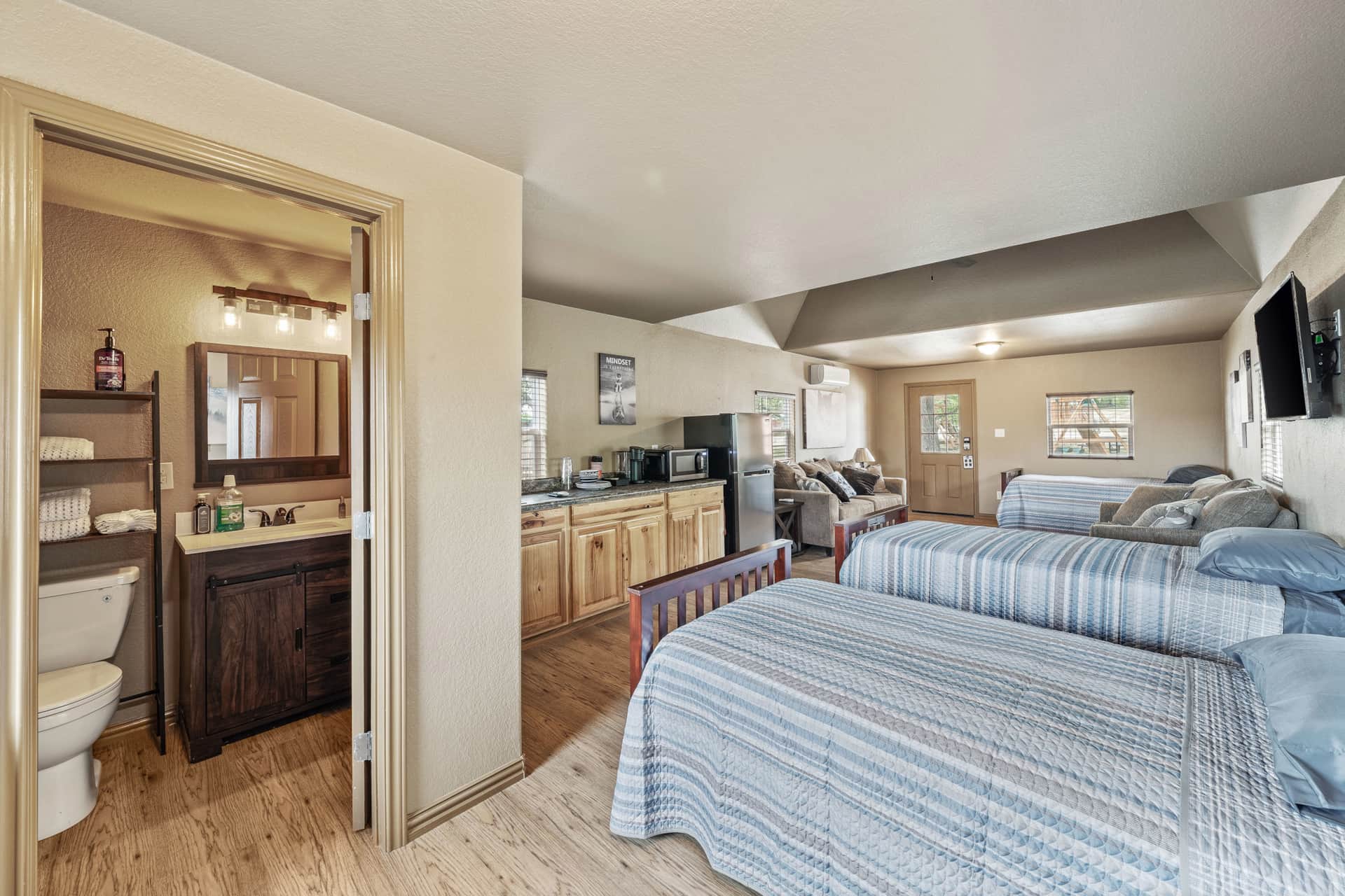 Home [www.landjranchtx.com]