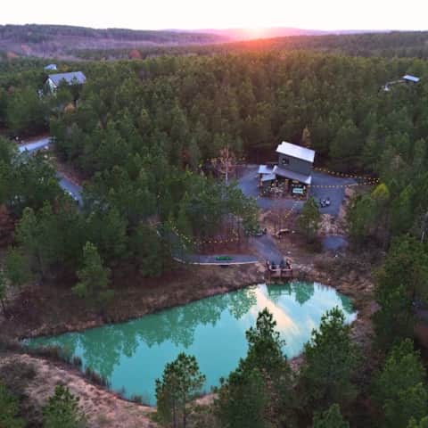 NEW Cabin / Hot Tub / Pond / Mini Golf - Cabin in McCurtain County