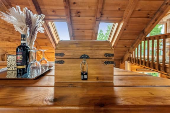 Home [secretboxcabin.com]